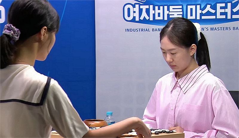 [IBK기업은행] 김은지, 오유진 꺾고 결승 진출···최정과 결승 6연전 성사 | 바둑경제